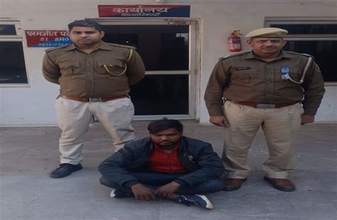 अवैध बजरी परिवहन करते पकड़ा ट्रेक्टर ट्रॉली जब्त Caught Transporting