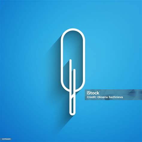 파란색 배경에 격리 된 흰색 선 깃털 펜 아이콘입니다 긴 그림자 벡터 일러스트레이션 고대의에 대한 스톡 벡터 아트 및 기타 이미지 고대의 골동품 교육 Istock