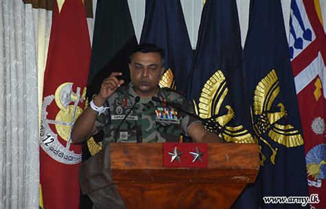 ආරක්‍ෂක සේනා ආඥාපති මධ්‍යම 12 පාබල සේනාංකයේ නිල සංචාරයක Sri Lanka Army