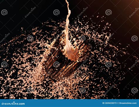 Cierre De Un Objeto Rociado En Agua En El Suelo Stock De Ilustración
