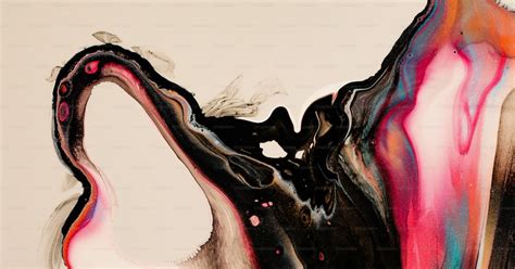 흰색 바탕에 검은 색과 분홍색 추상적 인 그림 사진 Unsplash의 예술 이미지