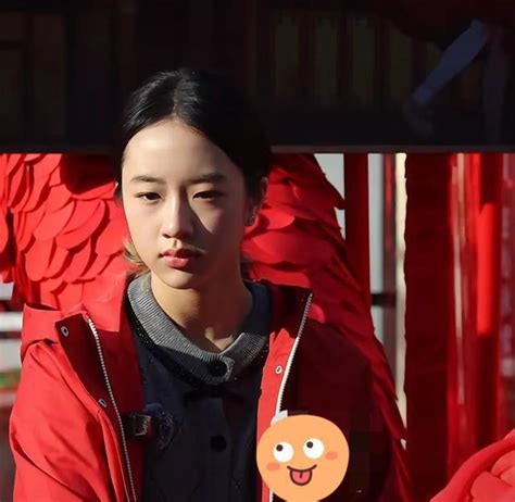 吴尊带一对儿女出席活动，14岁neinei高颜值抢镜，神似演员李梦