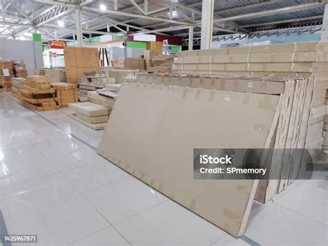 골판지 상자에 포장된 물품을 보관하고 배송 준비가 된 창고 가구에 대한 스톡 사진 및 기타 이미지 가구 상자 제조 Istock