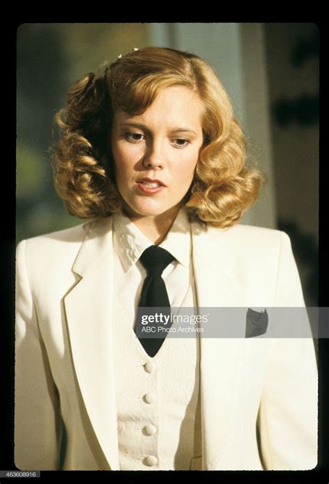 Wendy Schaal As Julie