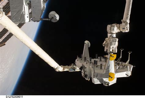 Nasa Space Shuttle Canadarm Robotic Arm Marks 25 Years