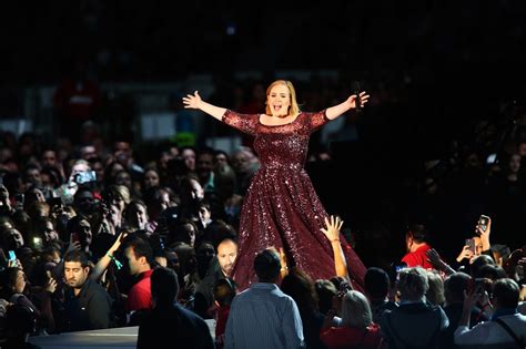 Adele Christmas Party Pictures Trending For Wrong Reason