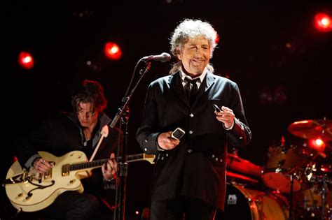 Bob Dylan Love Letters Sell For 670000—and More Art News