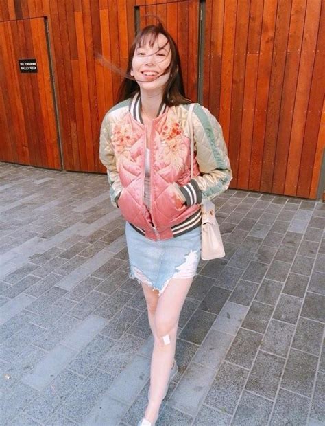 40岁吴佩慈非要“装”18岁少女 网友：都生3个娃了，哪来的自信