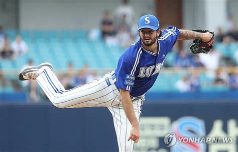 역투하는 삼성 선발 코너 연합뉴스