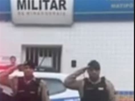 PMs do 11º prestam homenagem à sargento morto por bandido CONEX10