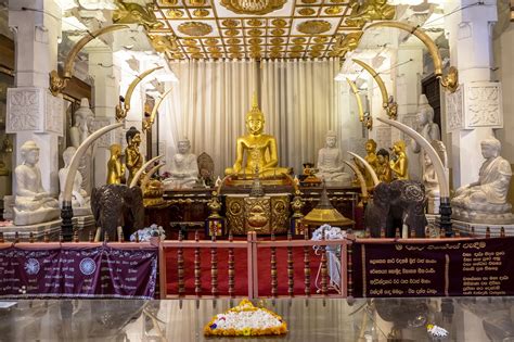 Temple Of The Tooth Relic Sri Dalada Maligawa Temple Of The Sacred
