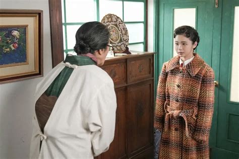 連続テレビ小説「ブギウギ」第125話。スズ子の家・表にて。スズ子の家を訪ねて来た羽鳥善一（草彅剛）（c）nhk スポニチ Sponichi