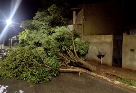 Forte Chuva Provoca Transtornos Em Itapeva Tv Sorocaba