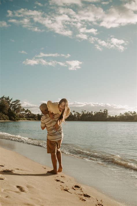 Kawela Bay Couples Session Hanna Chris Sarah Doucet Photography In Beach Engagement
