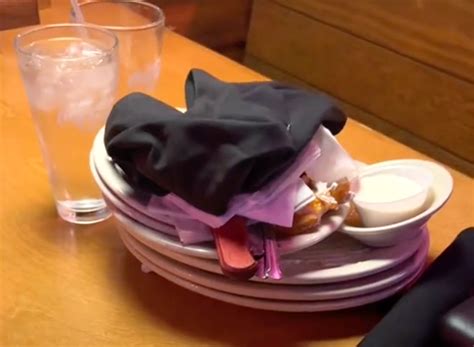 Texas Roadhouse Server Calls Out Messy Customers In Viral Video