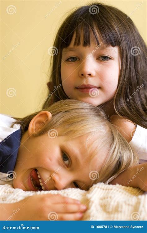 Mijn Broer Die Een Gezicht Maakt Stock Afbeelding Image Of Vertrouwen