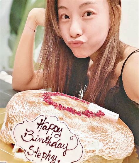 鄧麗欣生日蛋糕乘風而來 東方日報