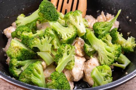Ramen Noodle Chicken And Broccoli Stir Fry Easy Meal Recipe Dinner