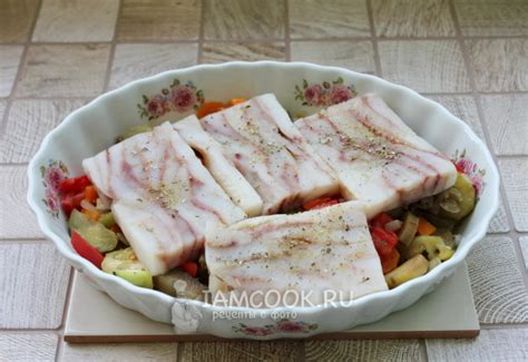 Минтай с баклажанами и помидорами в духовке — рецепт с фото пошагово