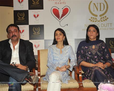 Priya Dutt Sanjay Dutt With Sisters Namrata Dutt And Priya Dutt