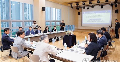 고령자복지주택 찾아 간담회 가진 박상우 장관
