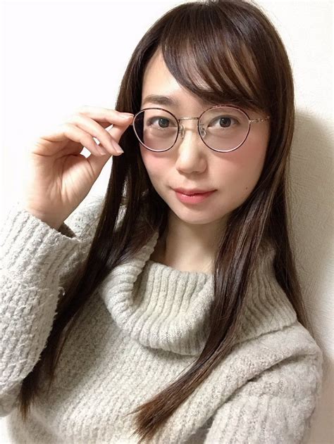 Kacamata Yang Cocok Untuk Wajah Bulat Hidung Pesek Model Cermin Mata