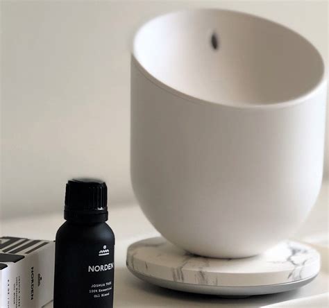 This Ultrasonic Aroma Diffuser Evaporates Essential Oil