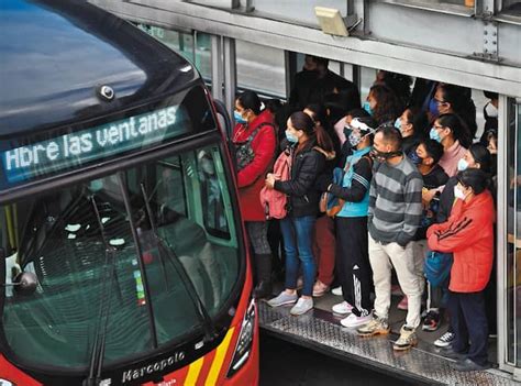 Con Cámara En Su Zapato Sujeto Estaría Grabando Mujeres Debajo De La