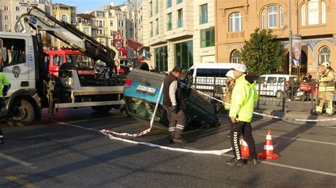 Beyoğlu nda kaza oldu Araç takla atarak ters döndü