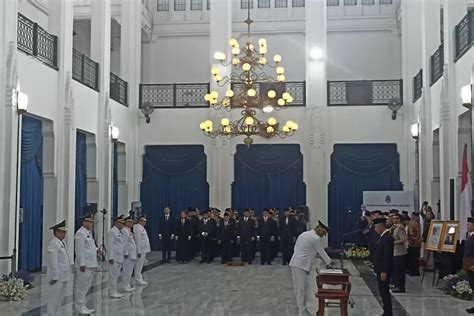 Pj Gubernur Jabar Lantik Enam Kepala Daerah Lawinvestigasinews