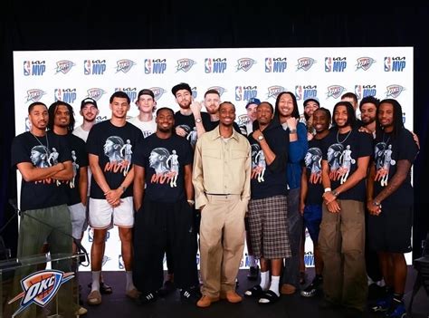 Оклахома Зөвхөн сагсан бөмбөгийн тоглогчийн хувиар ч биш гэр бүлийн хувьд эдгээр залуус