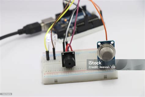 Prototipe Sistem Deteksi Kebocoran Gas Menggunakan Sensor Gas Mq2