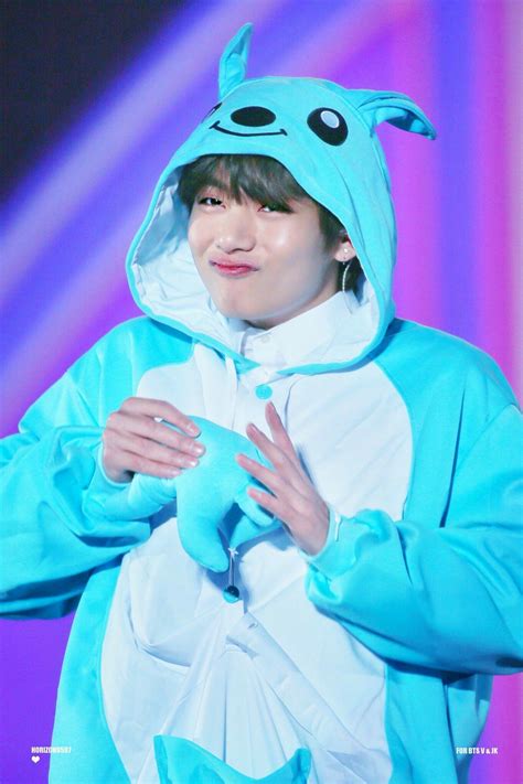 Pin By Jazmin Hernandez On Bts Taehyung Kim Taehyung Bts Taehyung