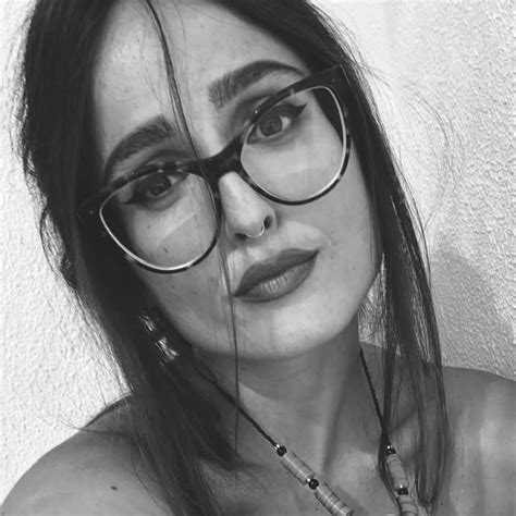 Hana Tischler Hana Corr • Threads Say More