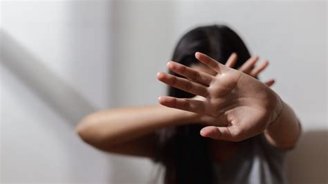 Zwölfjährige vergewaltigt und geschwängert Horror Mutter erlaubt Ex