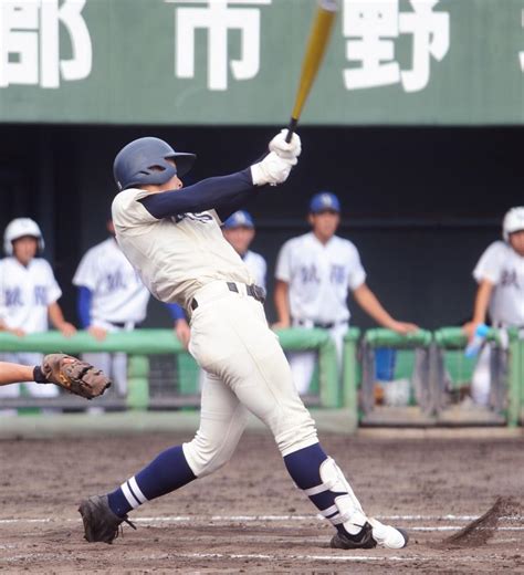 “久留米商のギータ”井上場外弾で4強けん引／福岡 高校野球 日刊スポーツ
