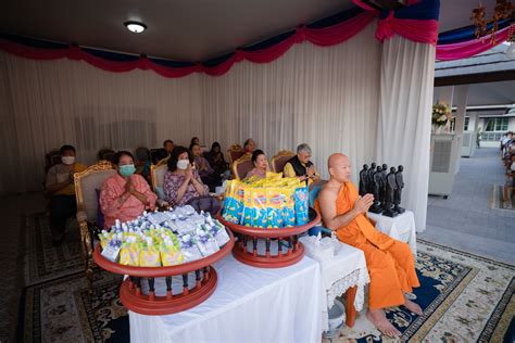 ศรีนานาพร ใจดี ️มอบผลิตภัณฑ์ เพื่อร่วมออกโรงทานในงานยกช่อฟ้าอุโบสถ