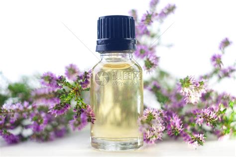 白色背景上美丽的瓶子中的卡高清图片下载 正版图片506094805 摄图网