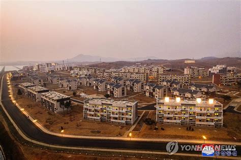 북한 김정은 딸 주애와 강동종합온실 준공식 참석 연합뉴스