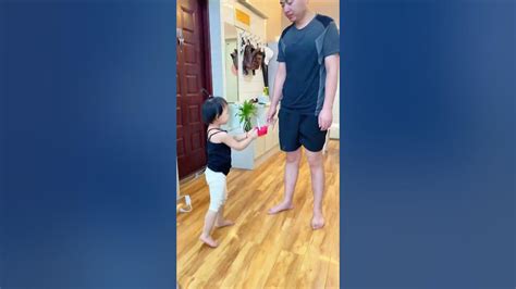 嘟嘟哭著不喝藥，姊姊一聲大吼嚇得幼崽趕緊過來，配合姊姊乖乖喝藥！ 嘟嘟小可耐萌娃日常二胎生活嘟嘟的卑微生活 萌娃搞笑視頻 二胎