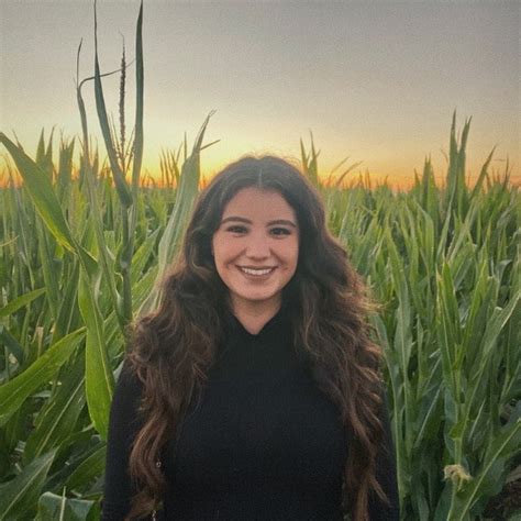 Itzel Cuevas Server Los Moles Beer And Garden Linkedin