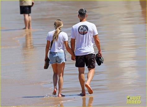 Leann Rimes And Eddie Cibrian Spotted On Beach Walk In Sydney Photo