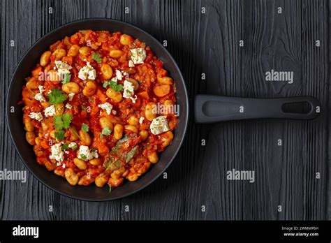 Gigantes Plaki Greek Giant Baked Beans In A Chunky Tomato Sauce