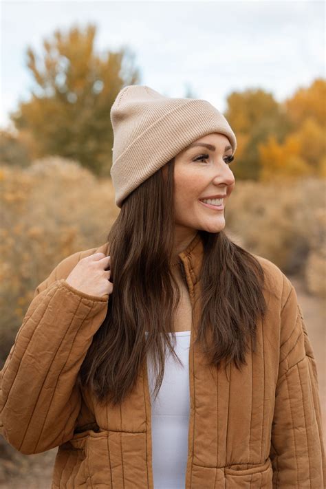 Classic Medium Brown Light Wave Hat Wig