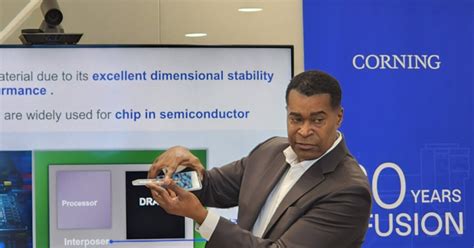 반 홀 코닝 한국 총괄사장 반도체 패키징 유리기판 진출성장 기대”