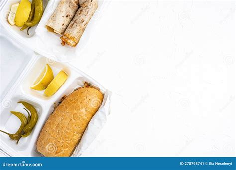 Somun Ekmek Tavuk Tantuni Chicken Turkish Doner Kebab Durum On White