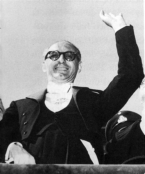 Arturo Frondizi Claveles Para El Presidente Olvidado Y Enterrado Sin