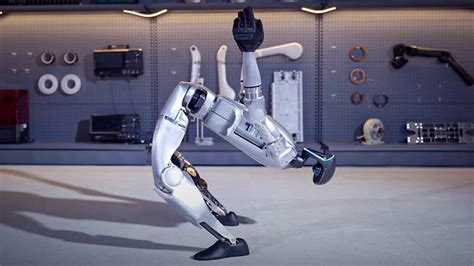 중국의 21세기 인해전술 ‘휴머노이드 로봇내년 양산체제 구축