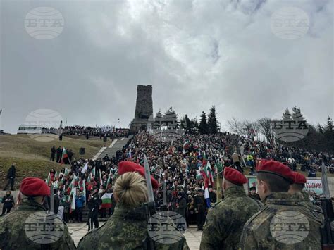 На връх Шипка десетки хиляди българи почетоха паметта на героите загинали за Освобождението на