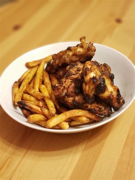 [Homemade] Grilled Chicken Wings With Seasoned Fries : r/food
